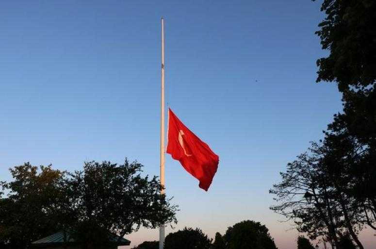 Filistinliler İçin Bayraklar Yarıya İndirildi